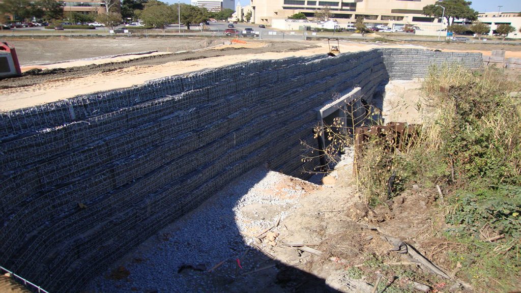 WIRE FORM WALLS – Synergy Earth